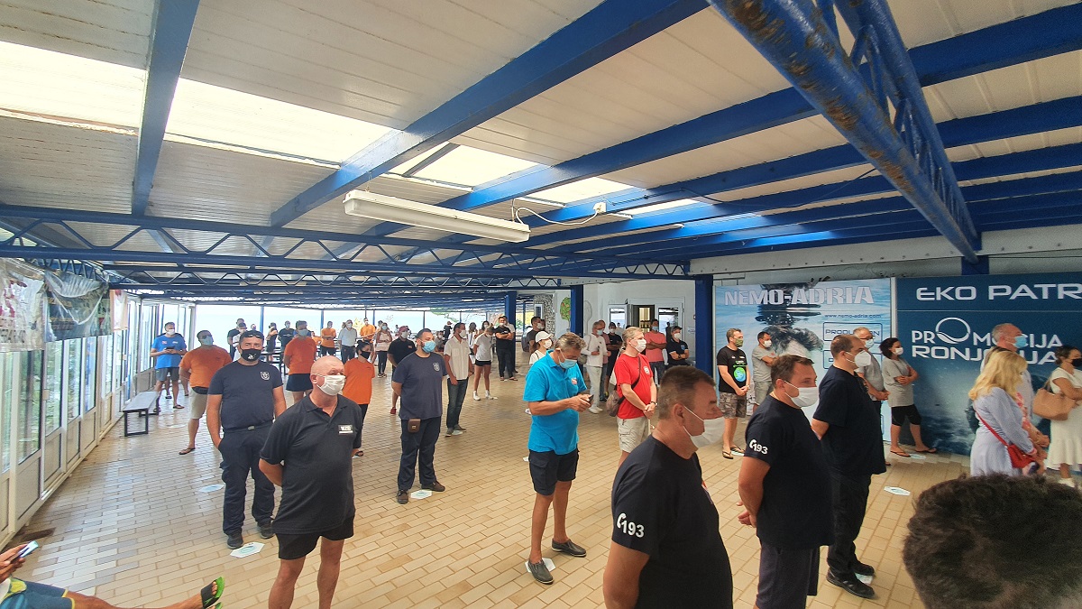 Iz podmorja Savudrijske vale izvađeno na desetke vreća otpada Čišćenje ...